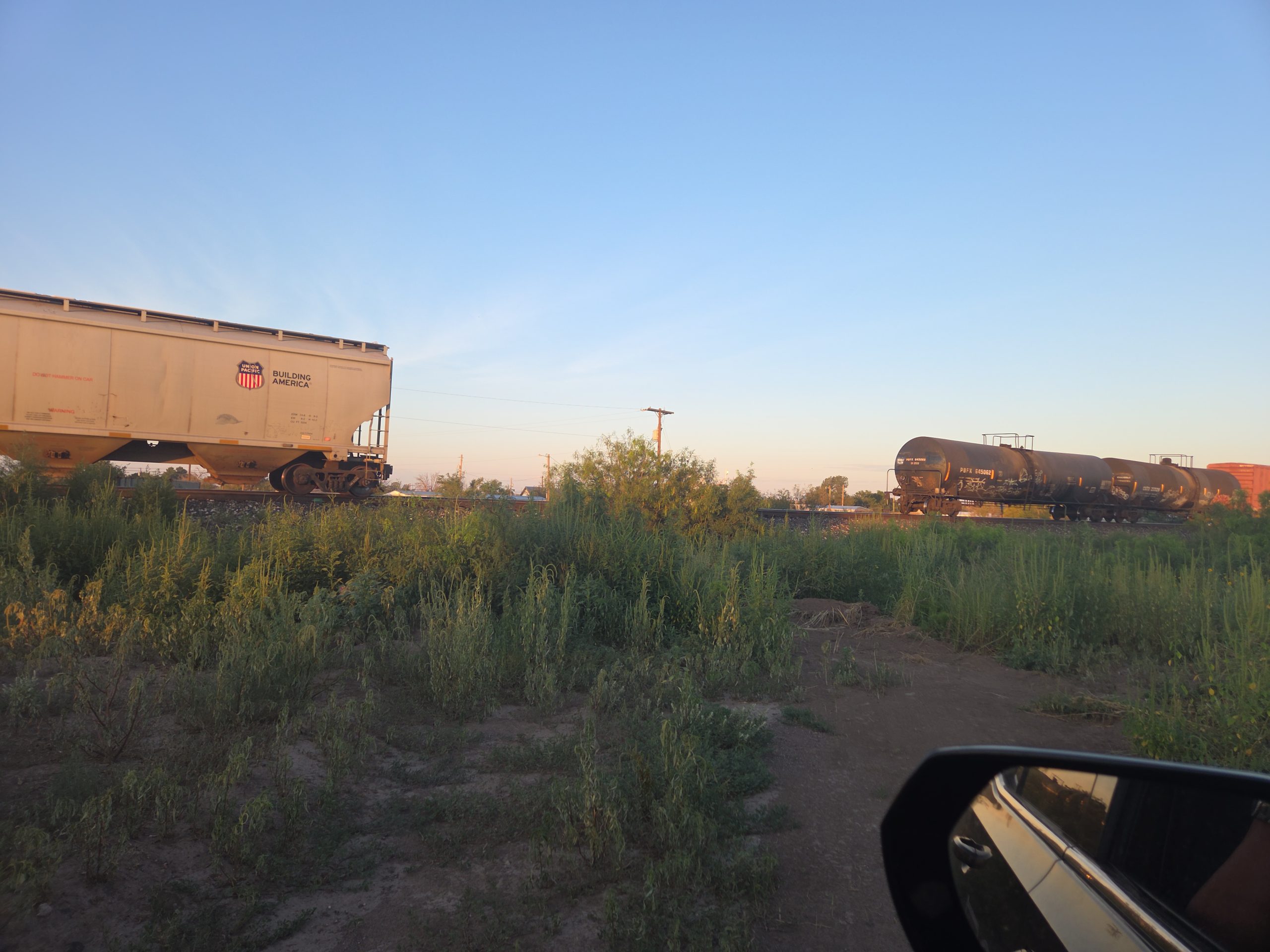Separated train cars blocking Marfa crossings – The Big Bend Sentinel